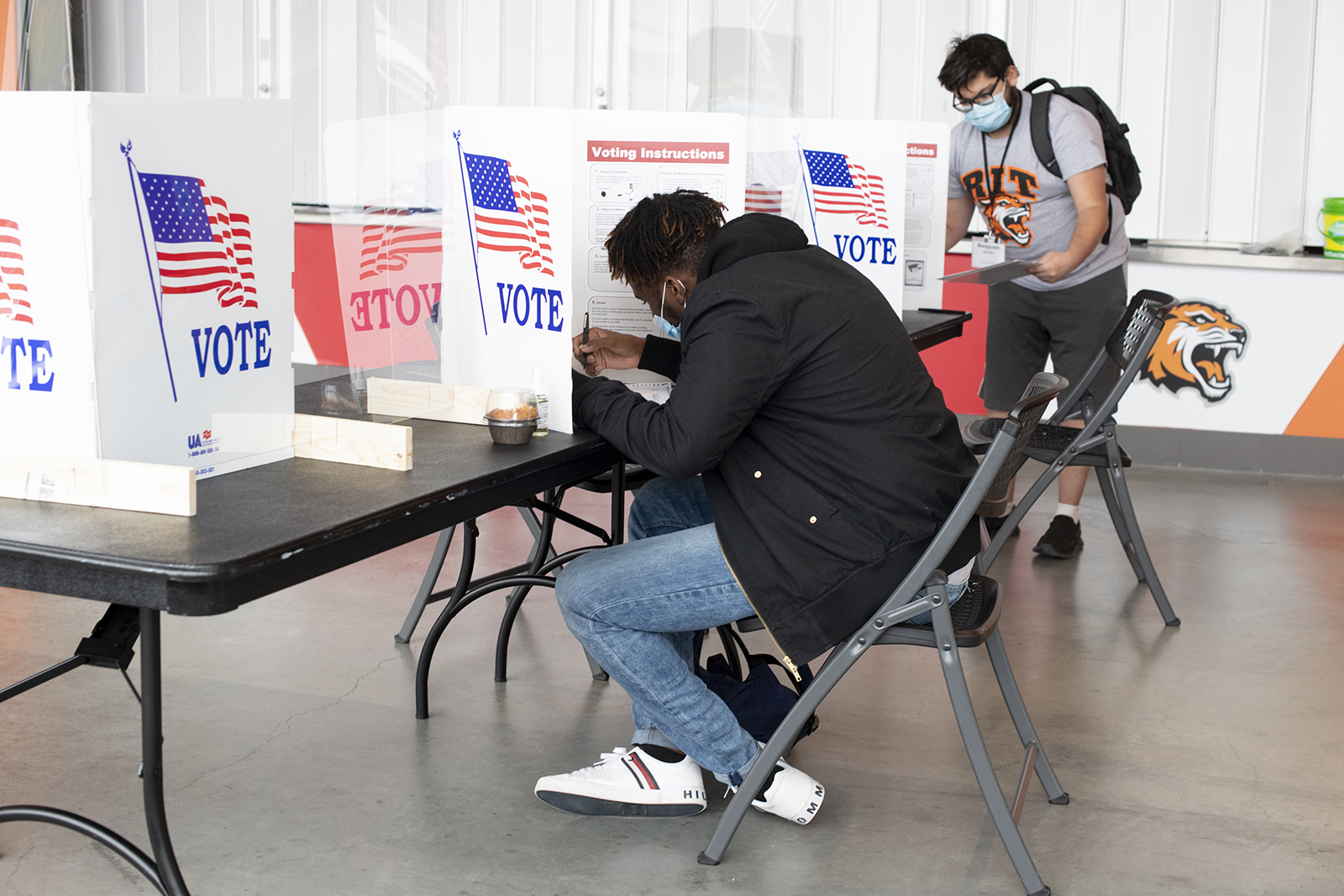 Students vote on Election Day | RIT