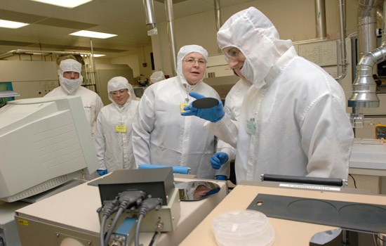 Microelectronic Engineering Team Trains Industry in Solar-Cell Technology | RIT