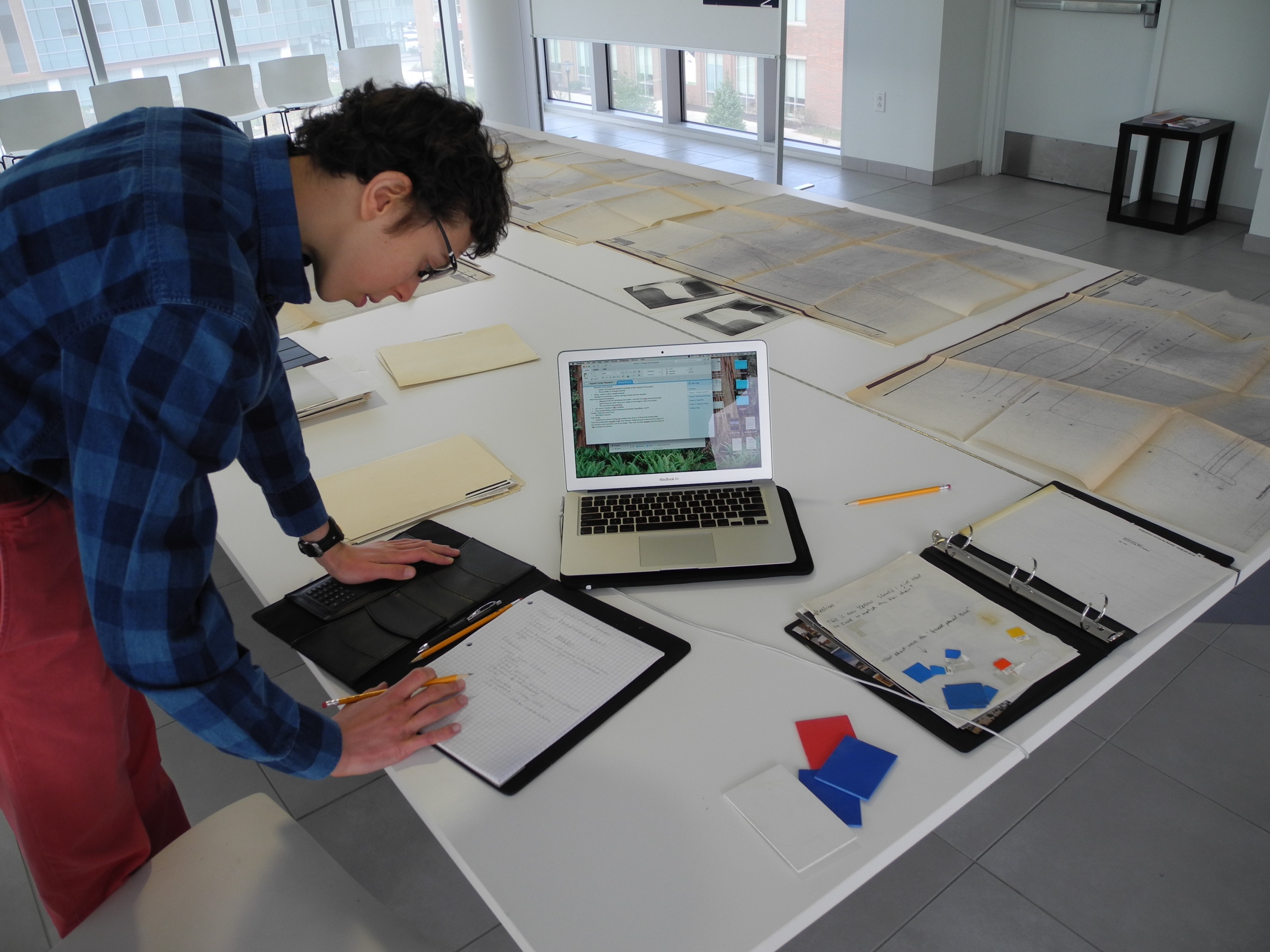 Engineering freshman discovers the Vignelli Center for Design Studies | RIT