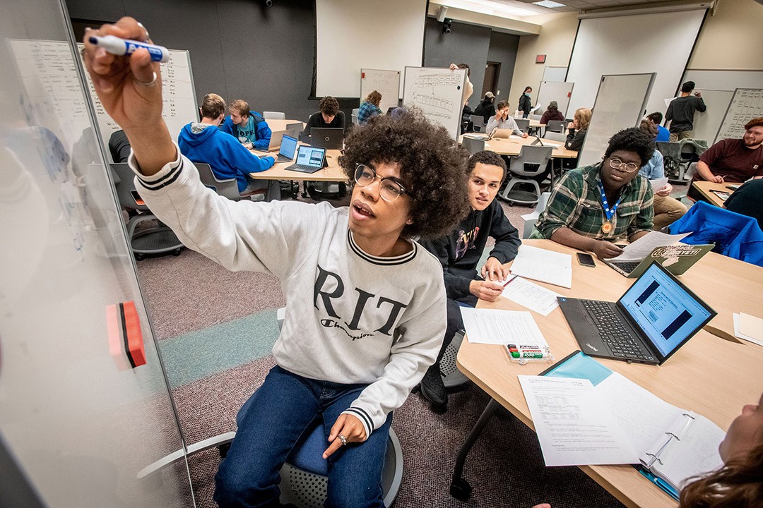 RIT faculty prepare to teach large classes in SHED using scaled-up classroom | RIT
