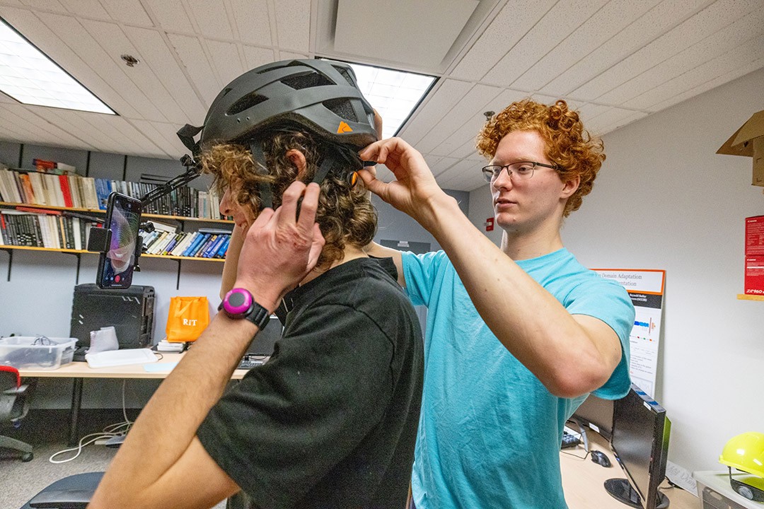 New program connects multidisciplinary student teams with faculty ...